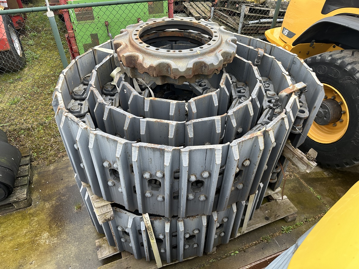 AT001: LIEBHERR TRACKS - Schots Machinery