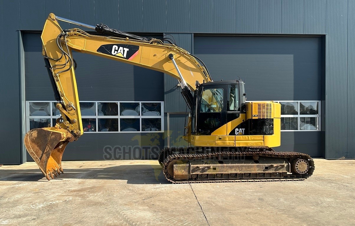 CATERPILLAR 321D - Schots Machinery